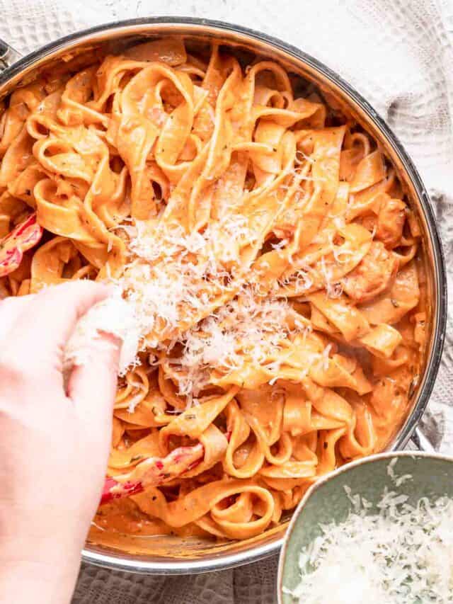 How to make pink pasta (creamy pink sauce for pasta) - Nibble and Dine
